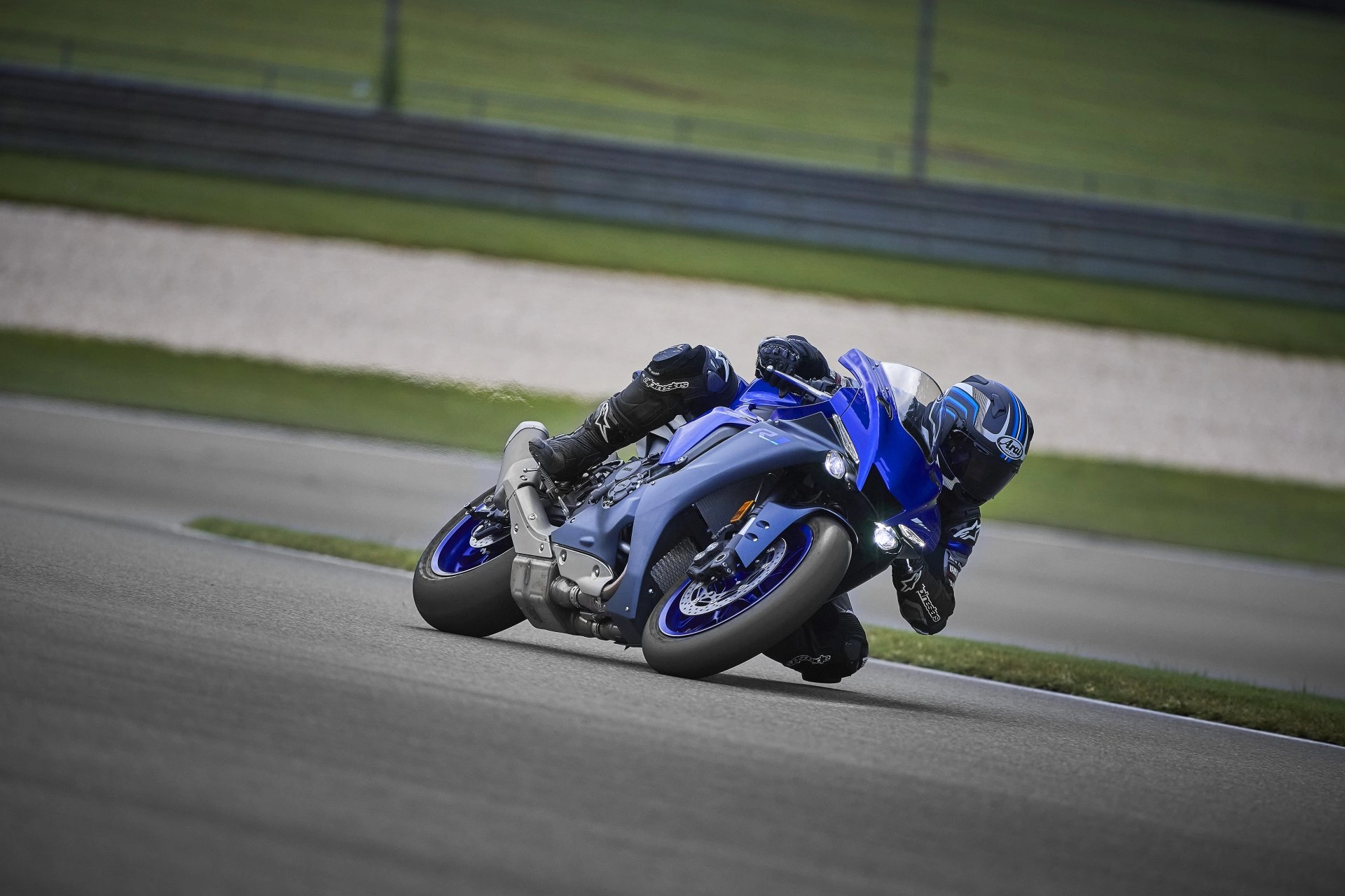 2023 YZF-R1 - Specifications | Yamaha Motorsports, USA